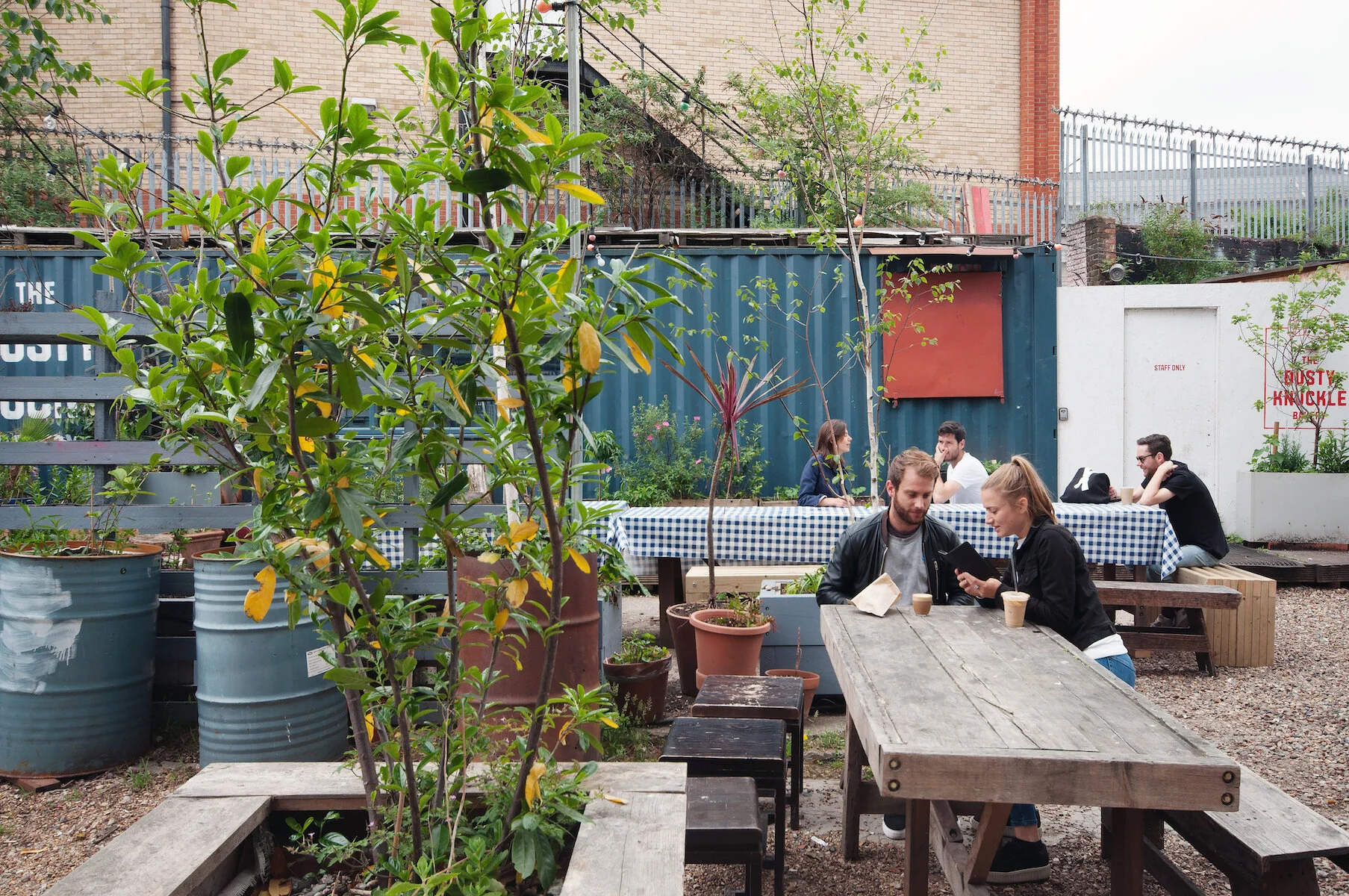Dalston Cafe — The Dusty Knuckle