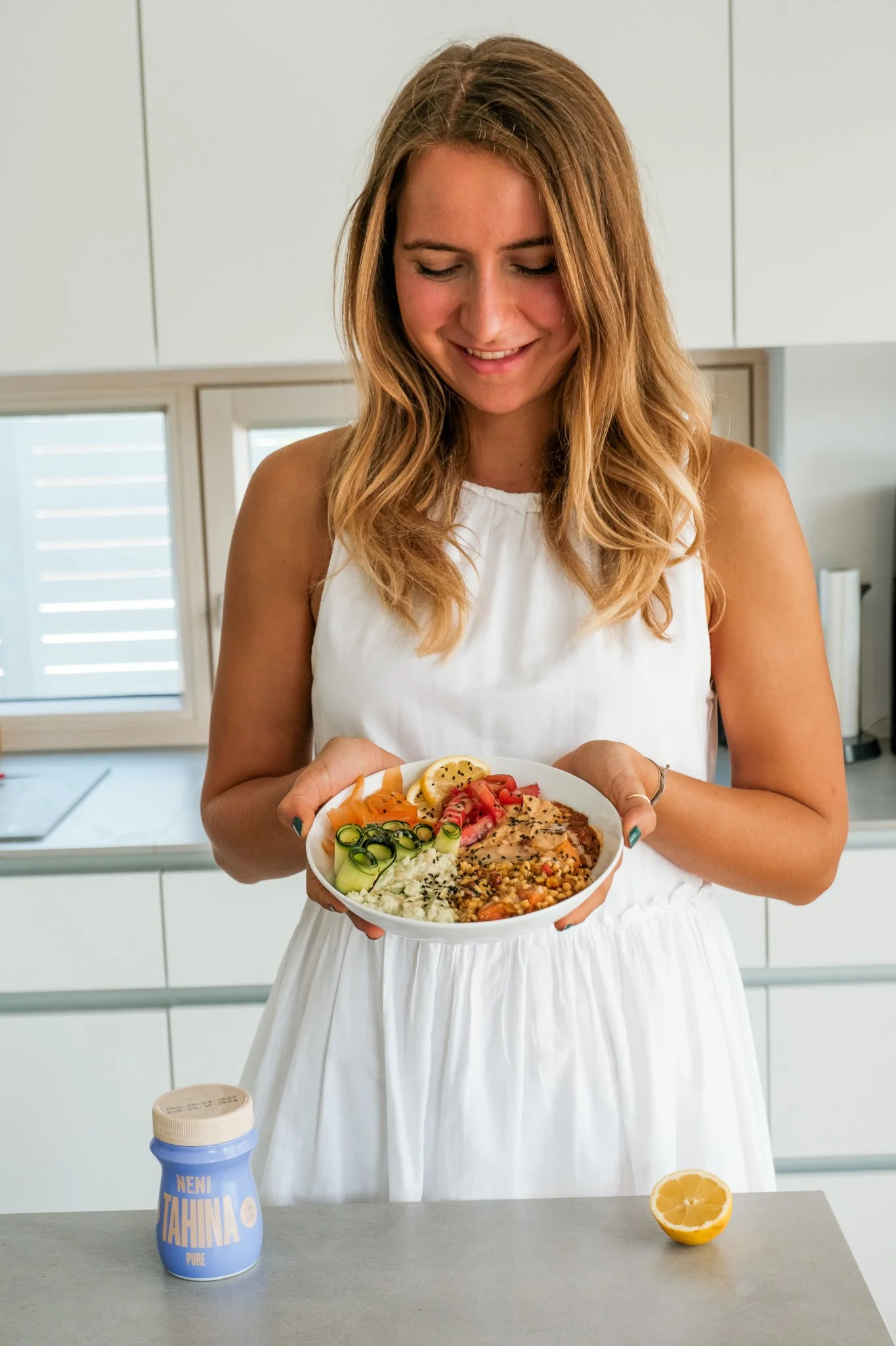 EASY TAHINI TOMATO COUSCOUS BUDDHA BOWL — MAGDA MAG DAS