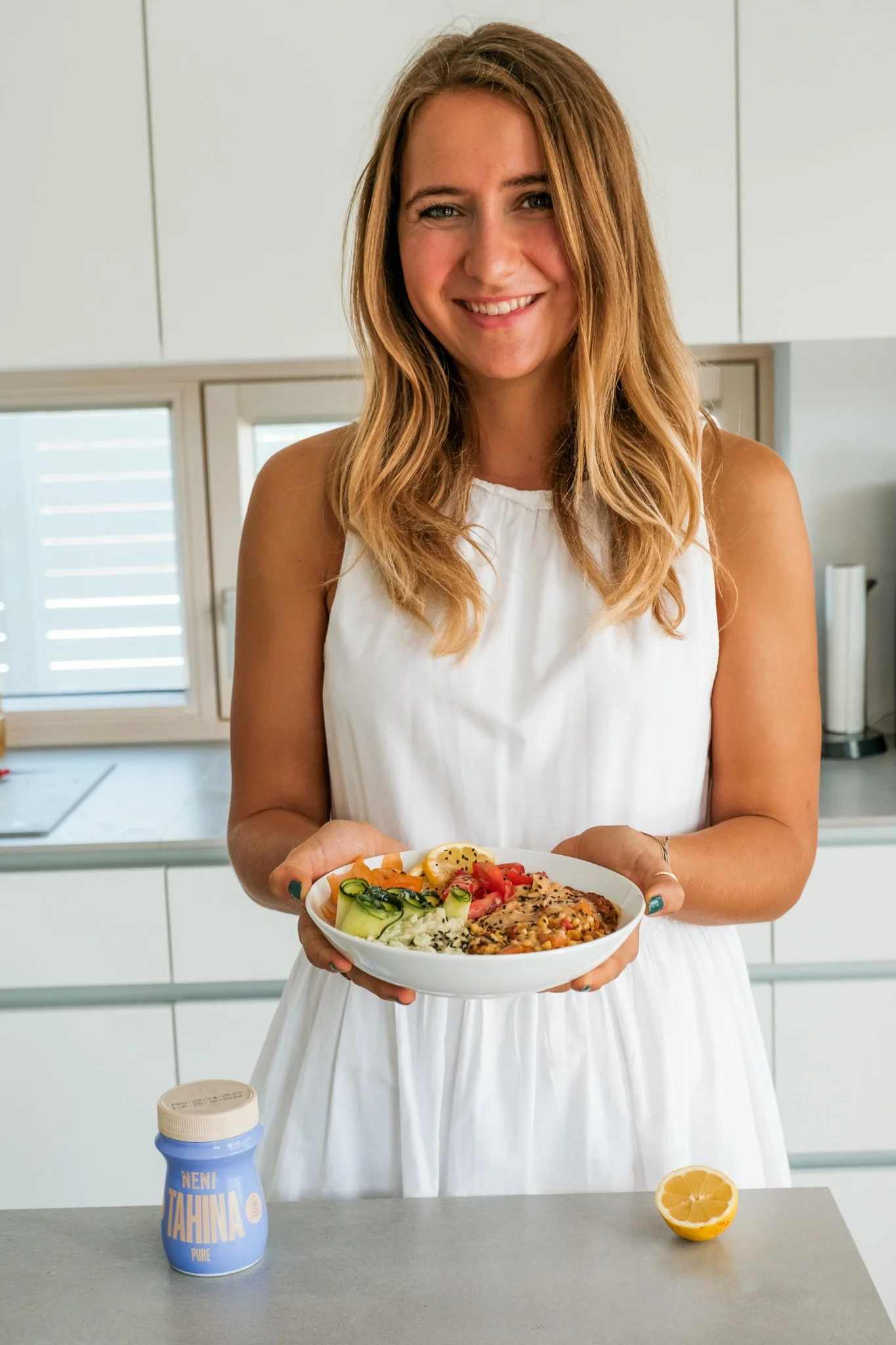 EASY TAHINI TOMATO COUSCOUS BUDDHA BOWL — MAGDA MAG DAS