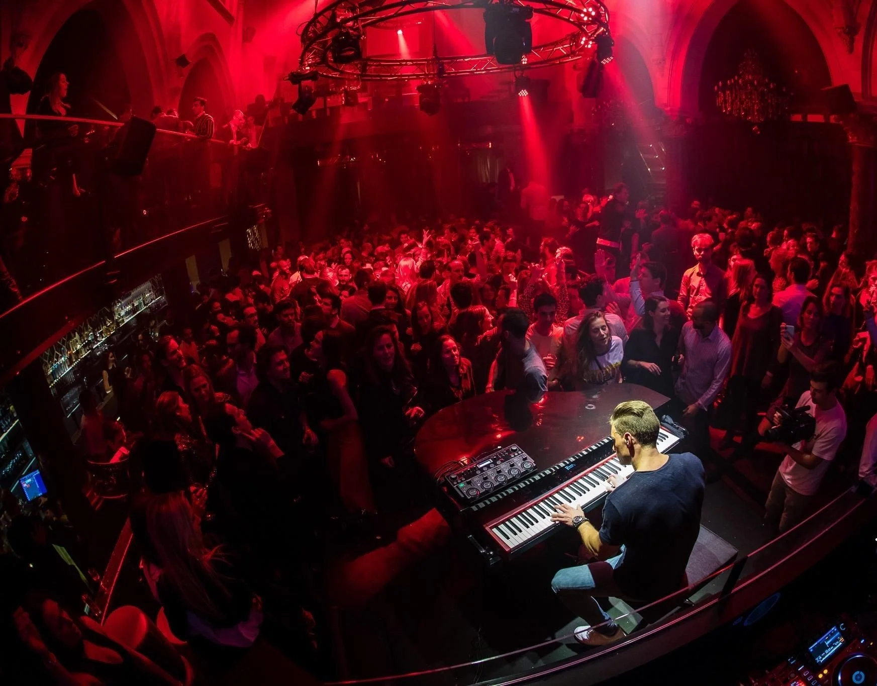 Tim Grand — Live artist, DJ & Pianist