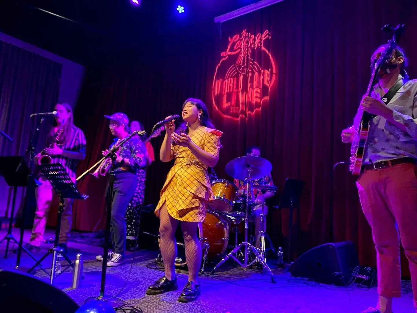 Contact 1 — Studio Crash