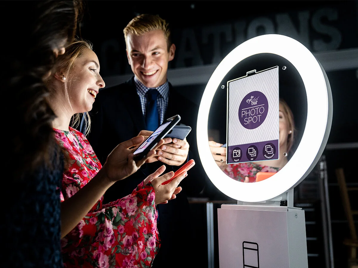 Aura — Flipéate Group