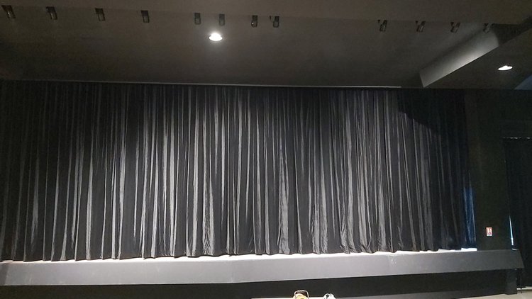 Rideau de scène : Fabrication et Réparation — L'Atelier Fournier