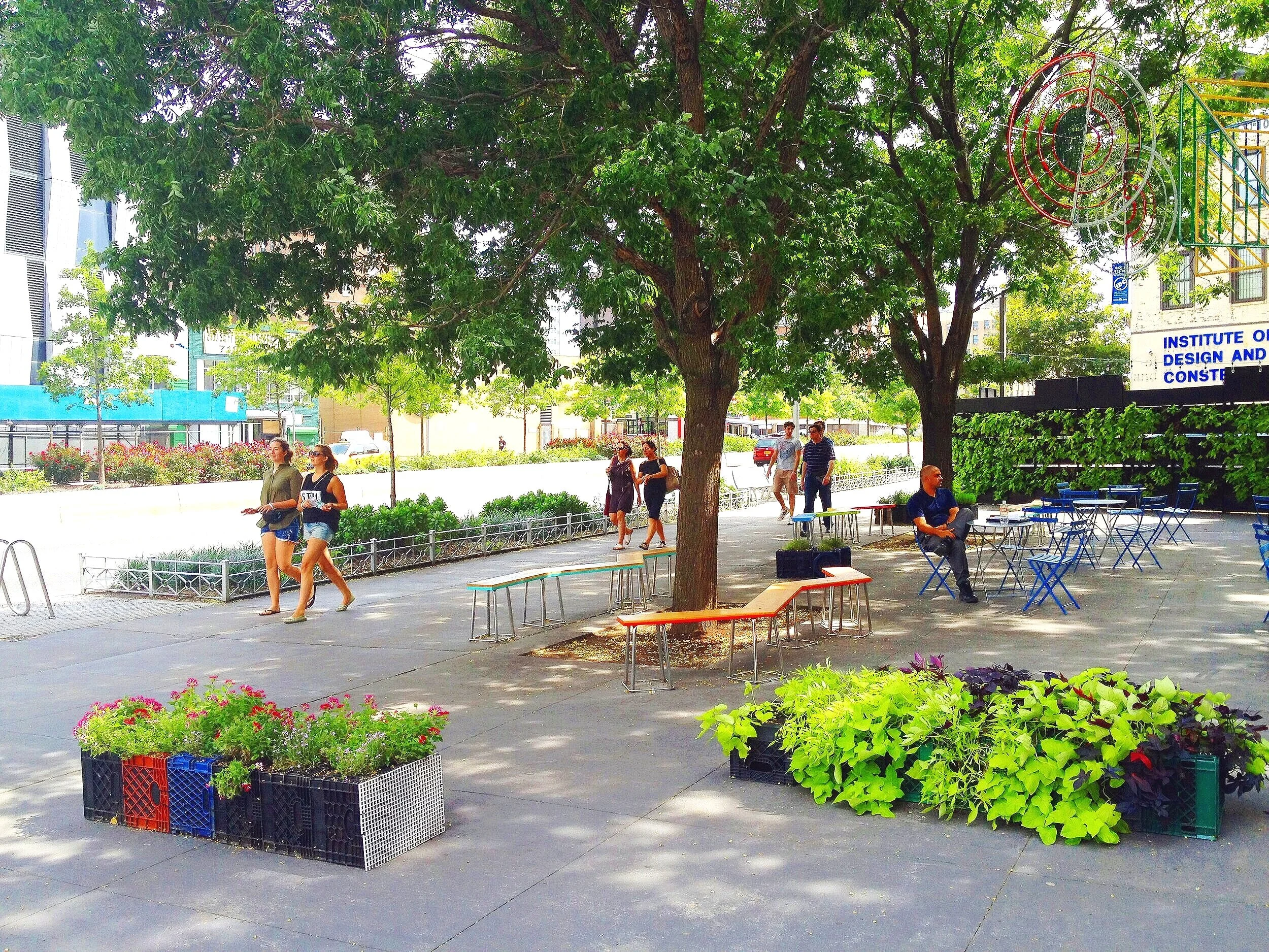 Design FUTURE PLAZA — |TOTEM|