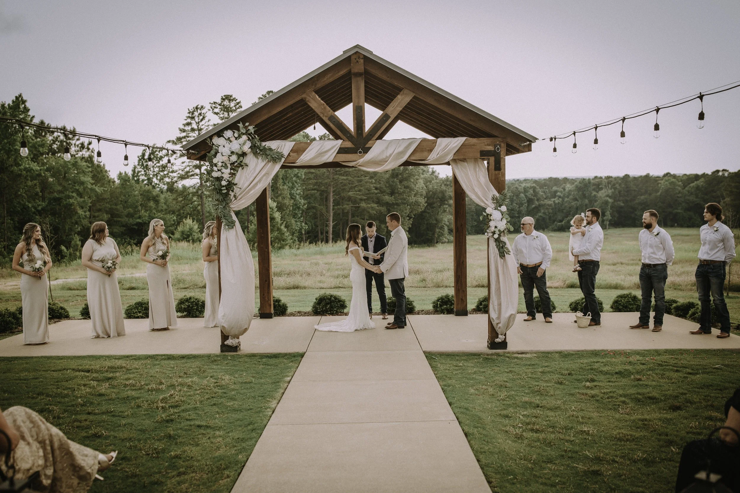 A Rustic Champagne Wedding in East Texas | Sunset Oaks Venue