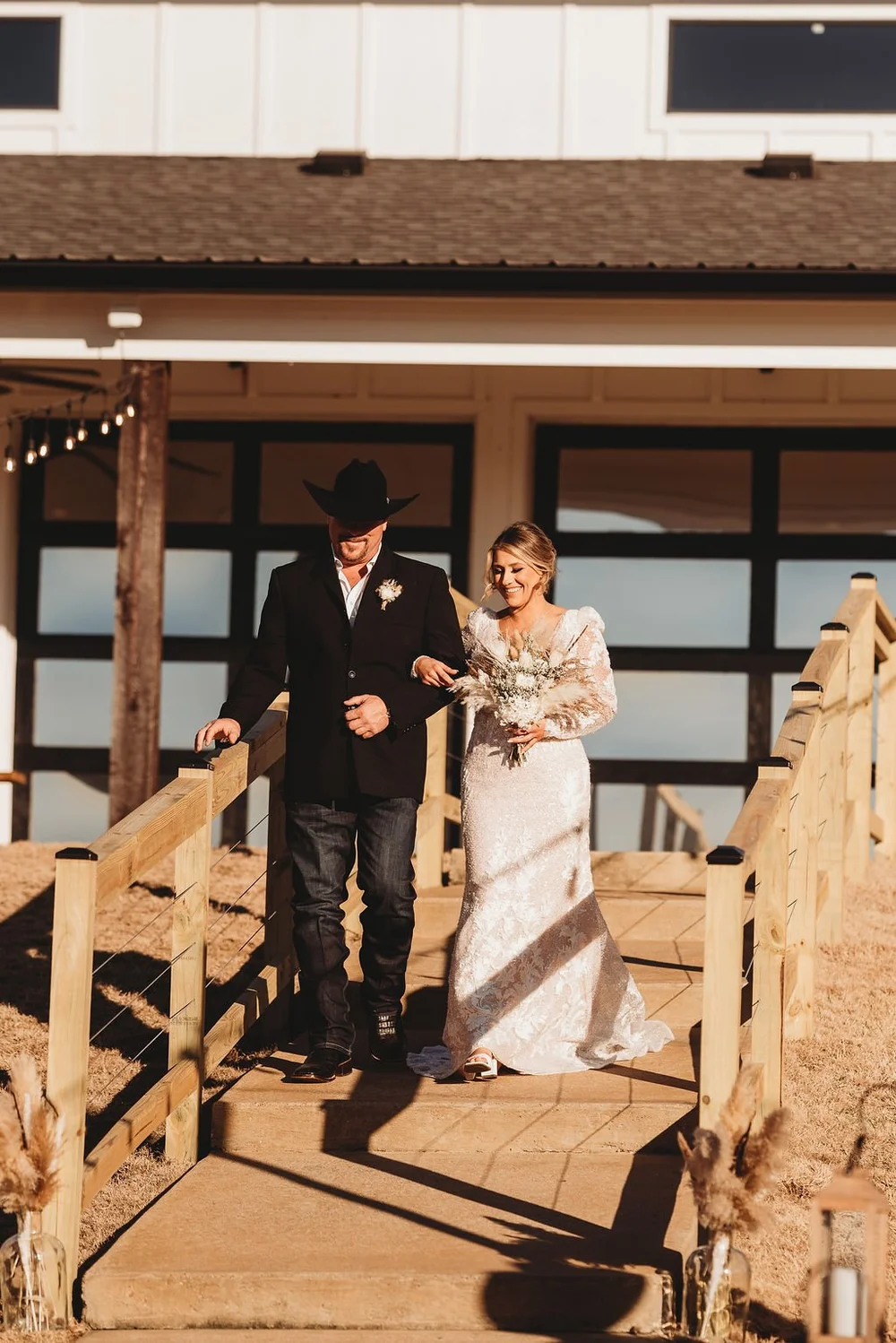 Modern Western Wedding Inspo | Sunset Oaks Venue