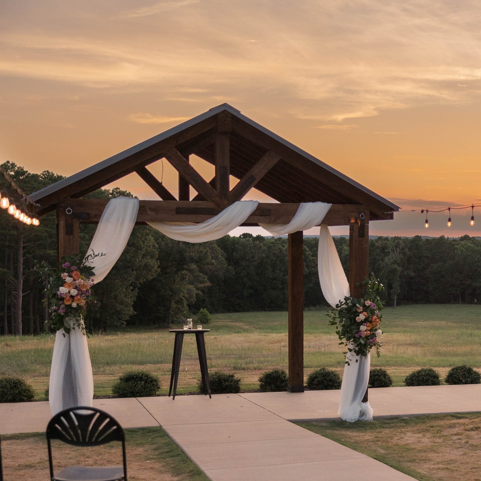 Decorations | Sunset Oaks Venue