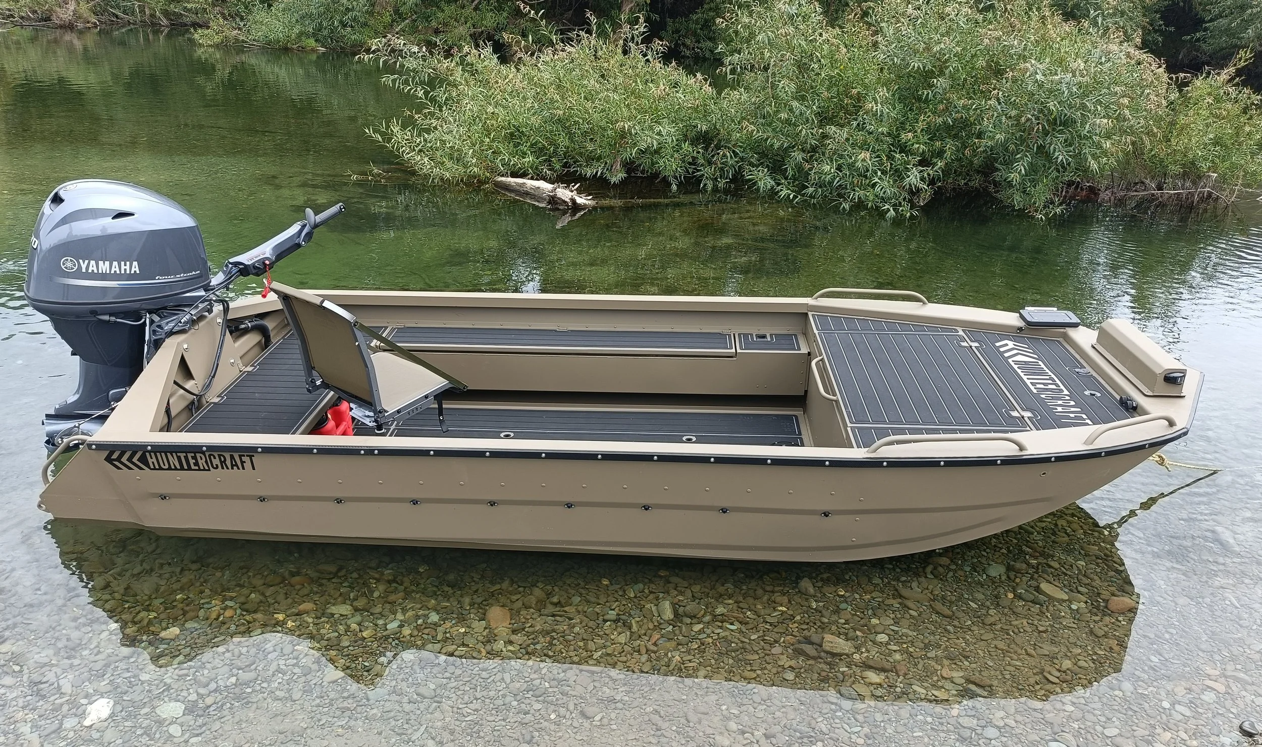 Jet Venturer 4600 Outboard Jet Boat — Huntercraft boats