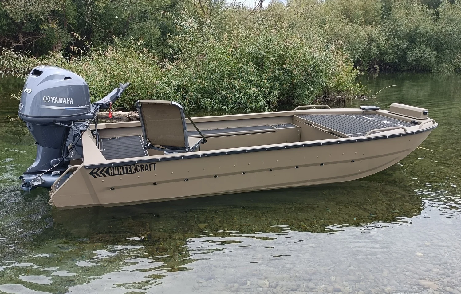 Jet Venturer 4600 Outboard Jet Boat — Huntercraft boats