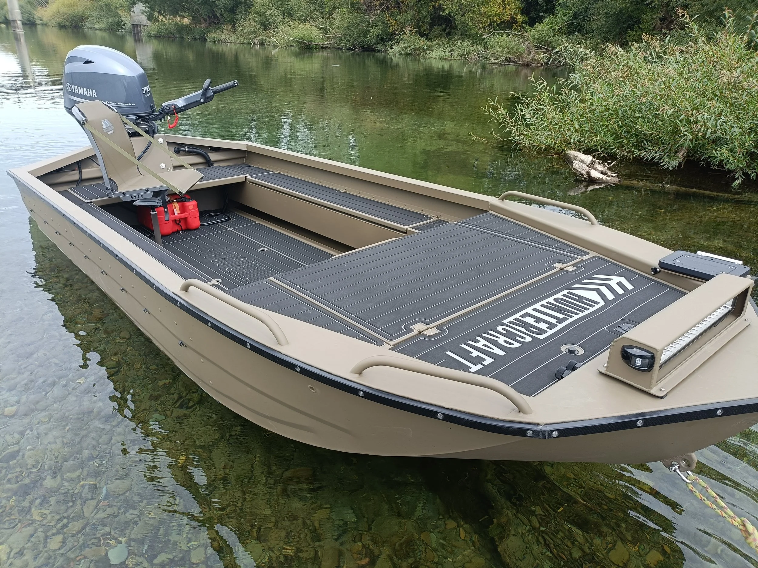 Jet Venturer 4600 Outboard Jet Boat — Huntercraft boats