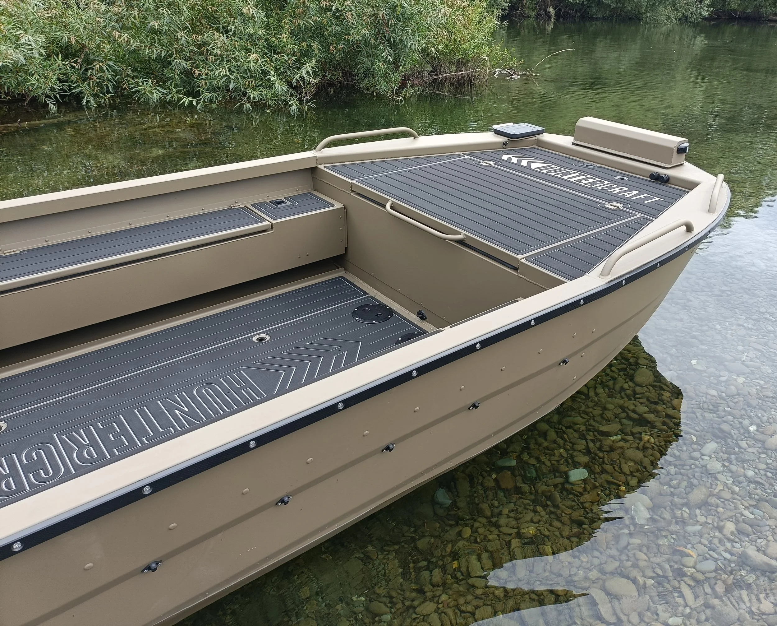 Jet Venturer 4600 Outboard Jet Boat — Huntercraft boats