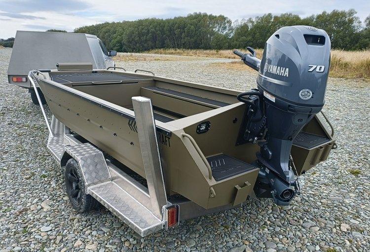 Jet Venturer 4600 Outboard Jet Boat — Huntercraft boats