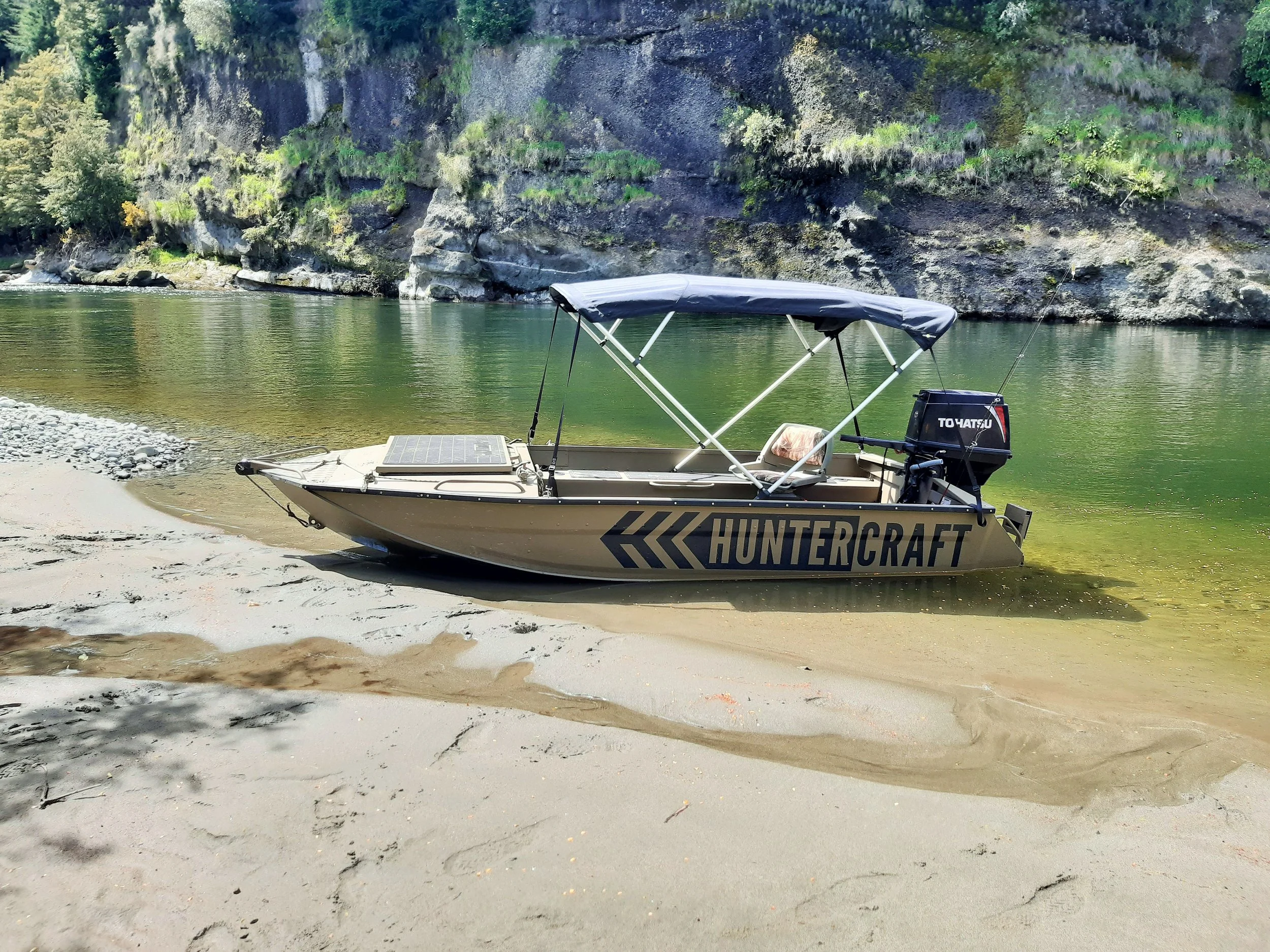 Jet Venturer 4200 — Huntercraft boats