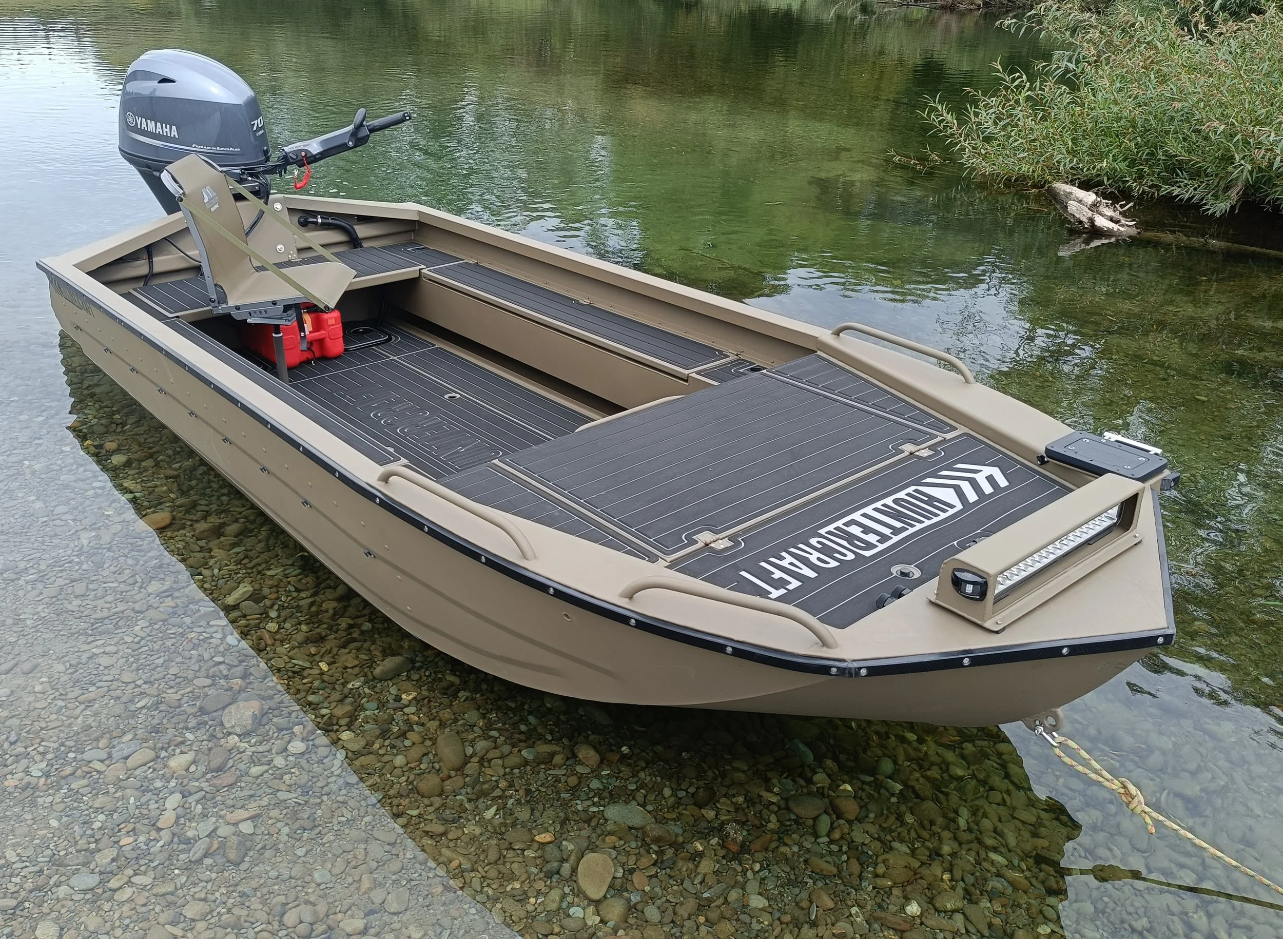 Jet Venturer 4600 Outboard Jet Boat — Huntercraft boats