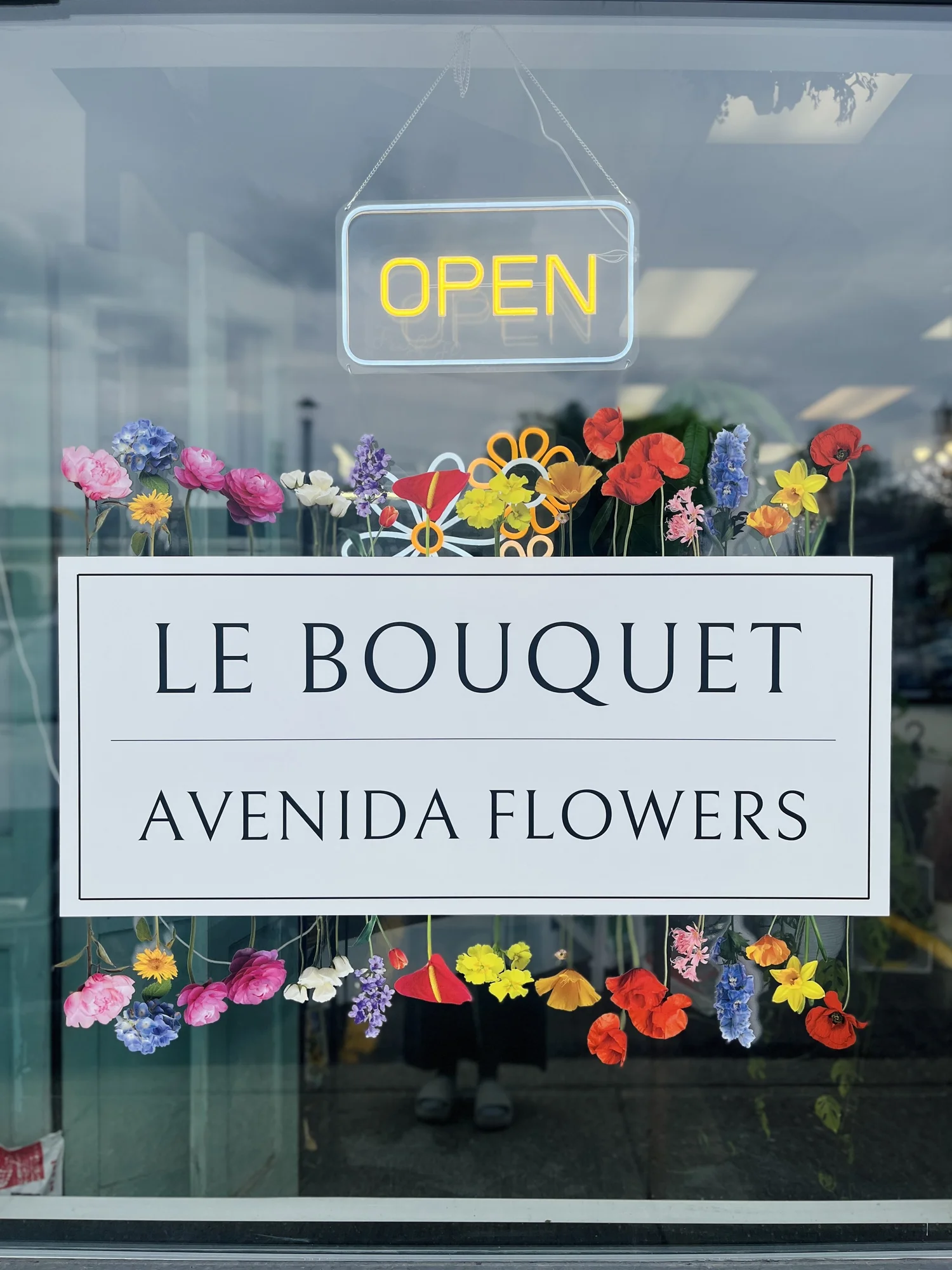 Calgary AB Florist & Flower Delivery - Flower Shop Near Me - Le Bouquet ...