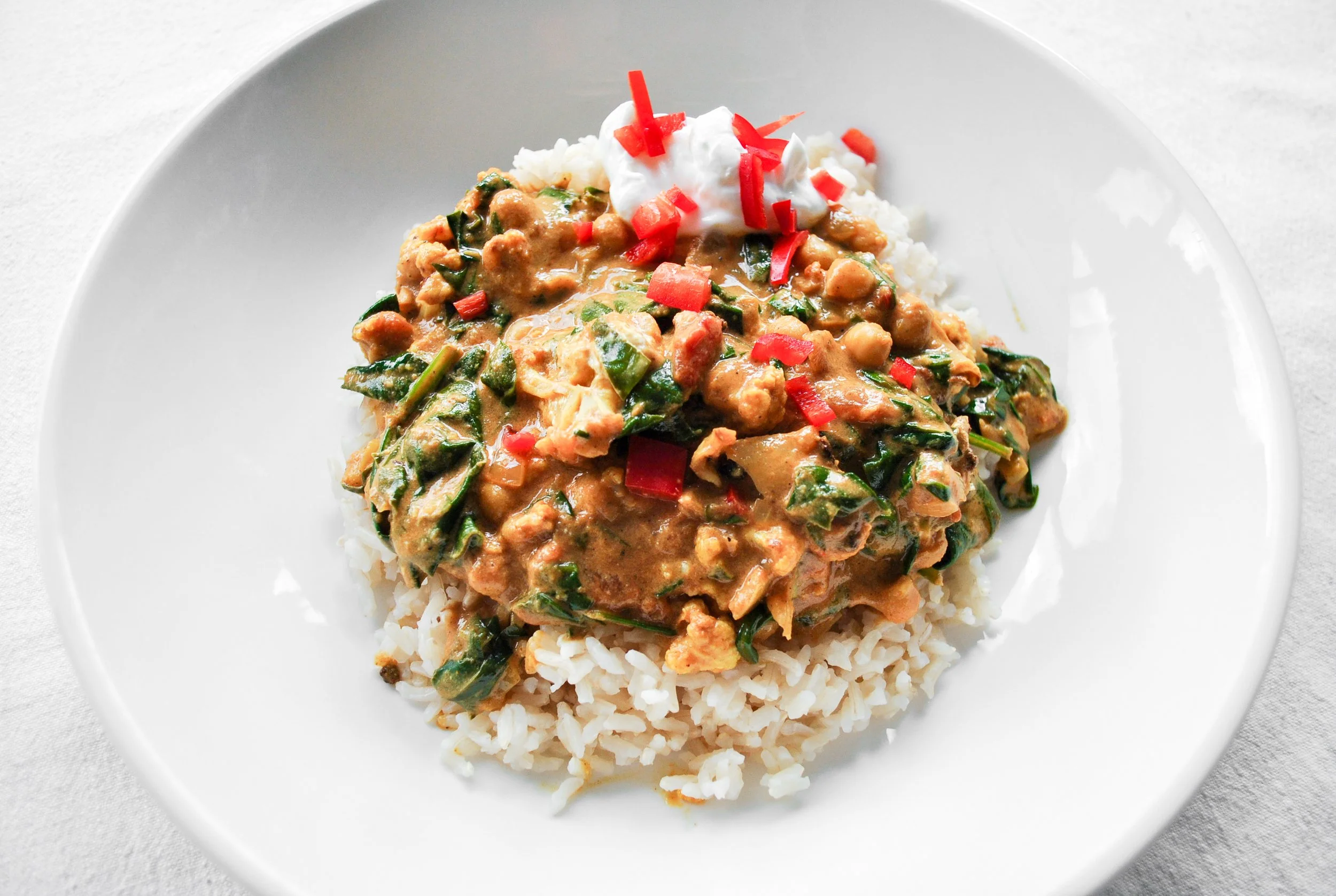 Creamy Cauliflower & Chickpea Curry (V) — Charlotte Cohen Cooks
