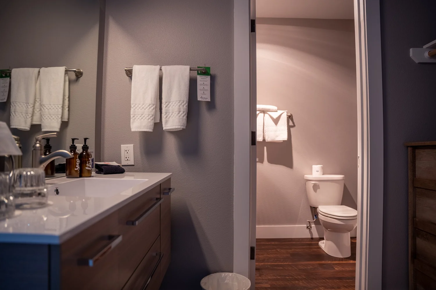 Standard & Deluxe Rooms — Blue Elk Inn