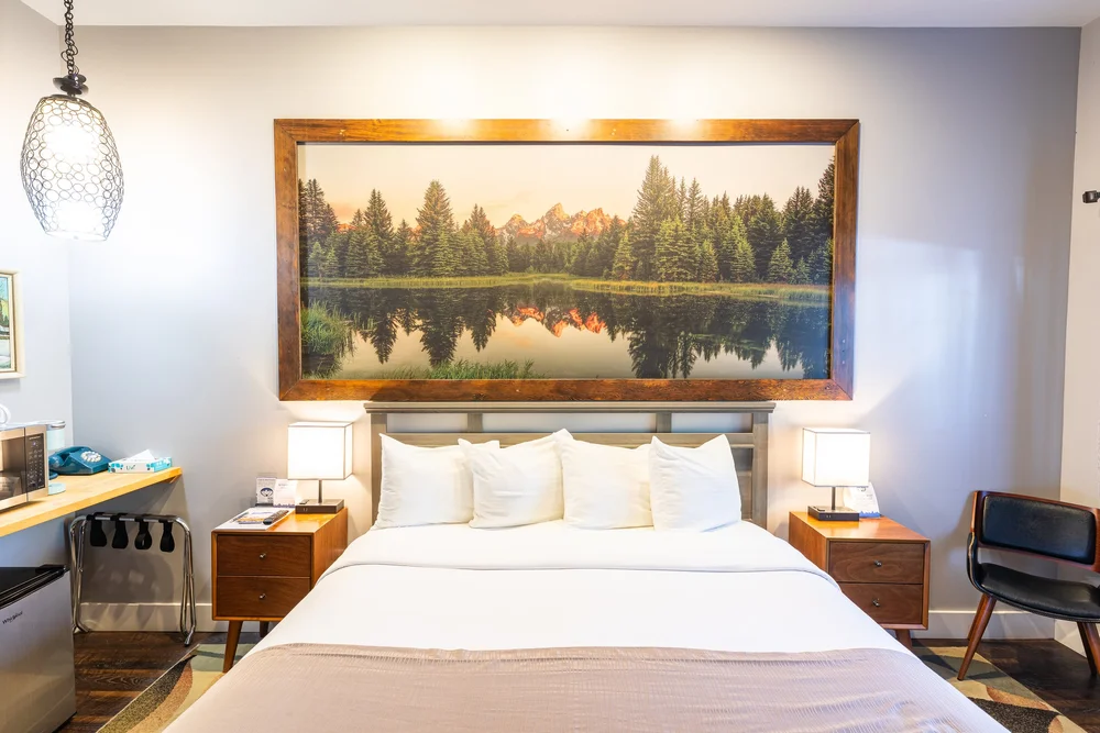 Standard & Deluxe Rooms — Blue Elk Inn