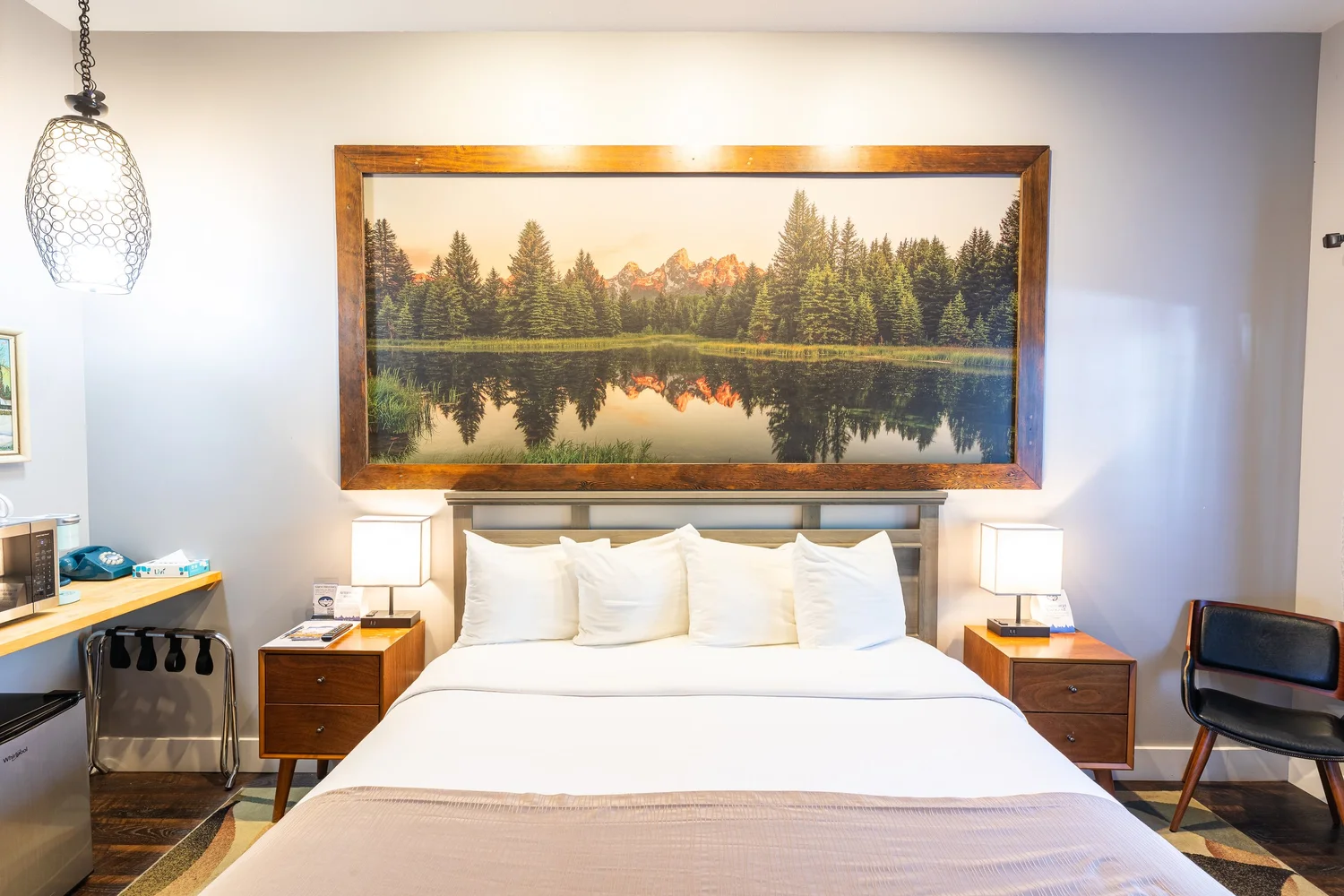 Standard & Deluxe Rooms — Blue Elk Inn