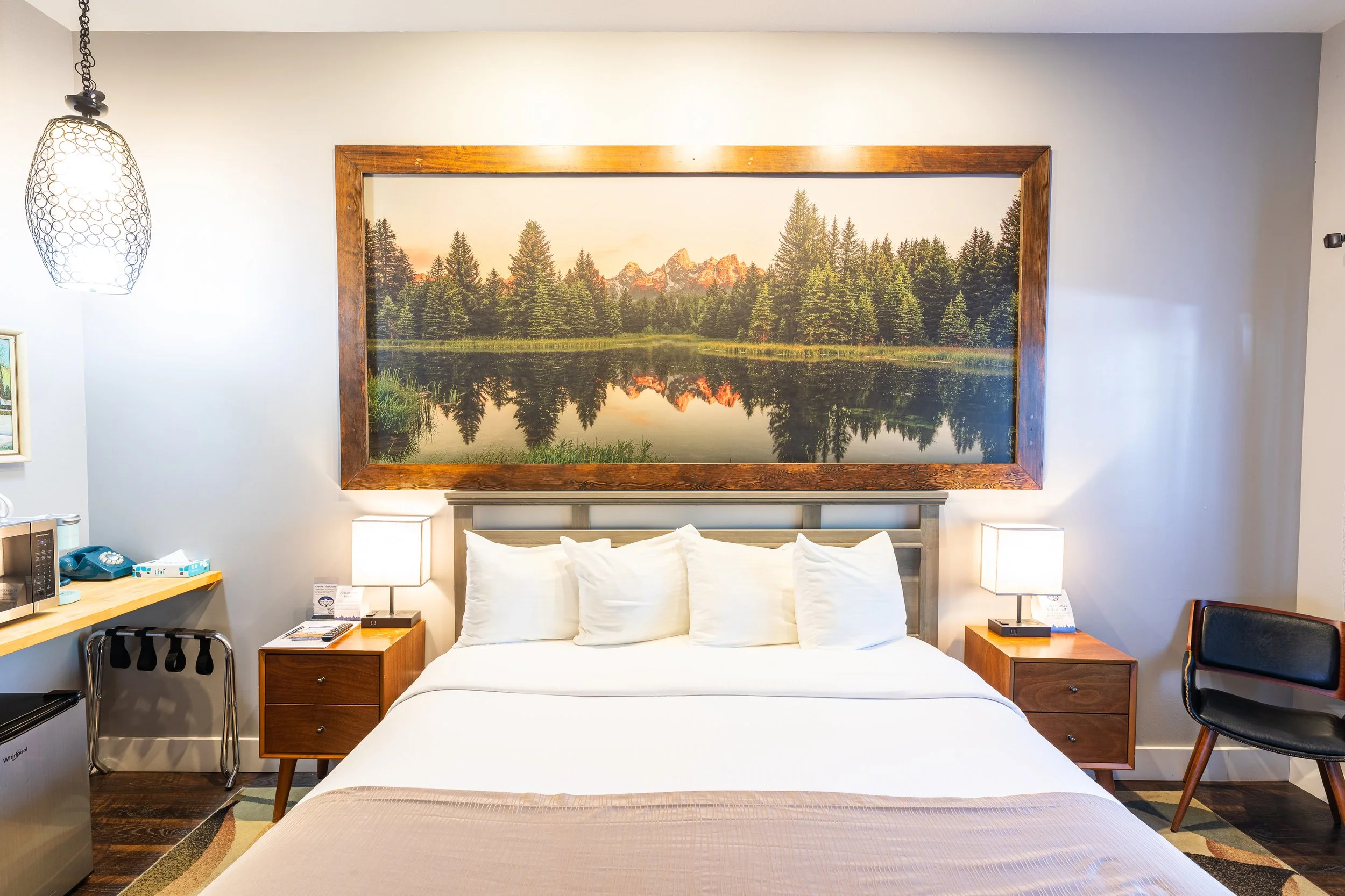 Standard & Deluxe Rooms — Blue Elk Inn