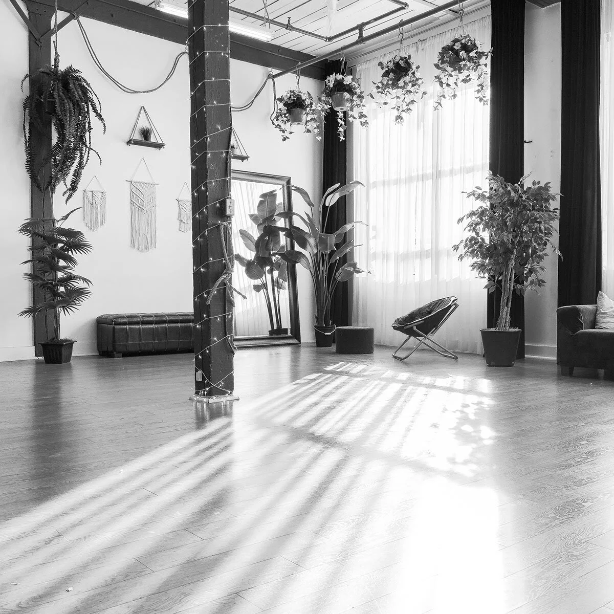 Toronto Photography Studio Rentals (Hourly/Daily + Pro Lighting)