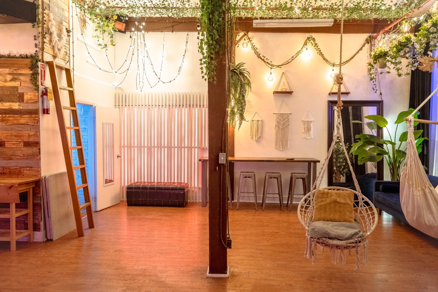 That Toronto Studio (Photo Rentals Include Lighting)