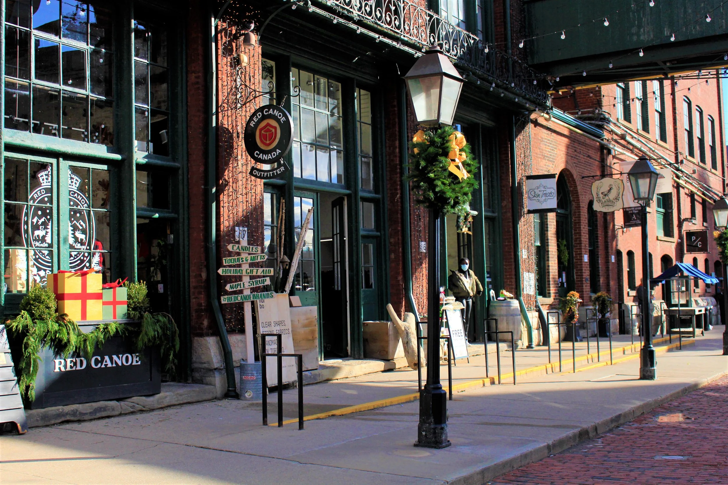 5 Best VINTAGE Shoot Spots in Toronto — That Toronto Studio