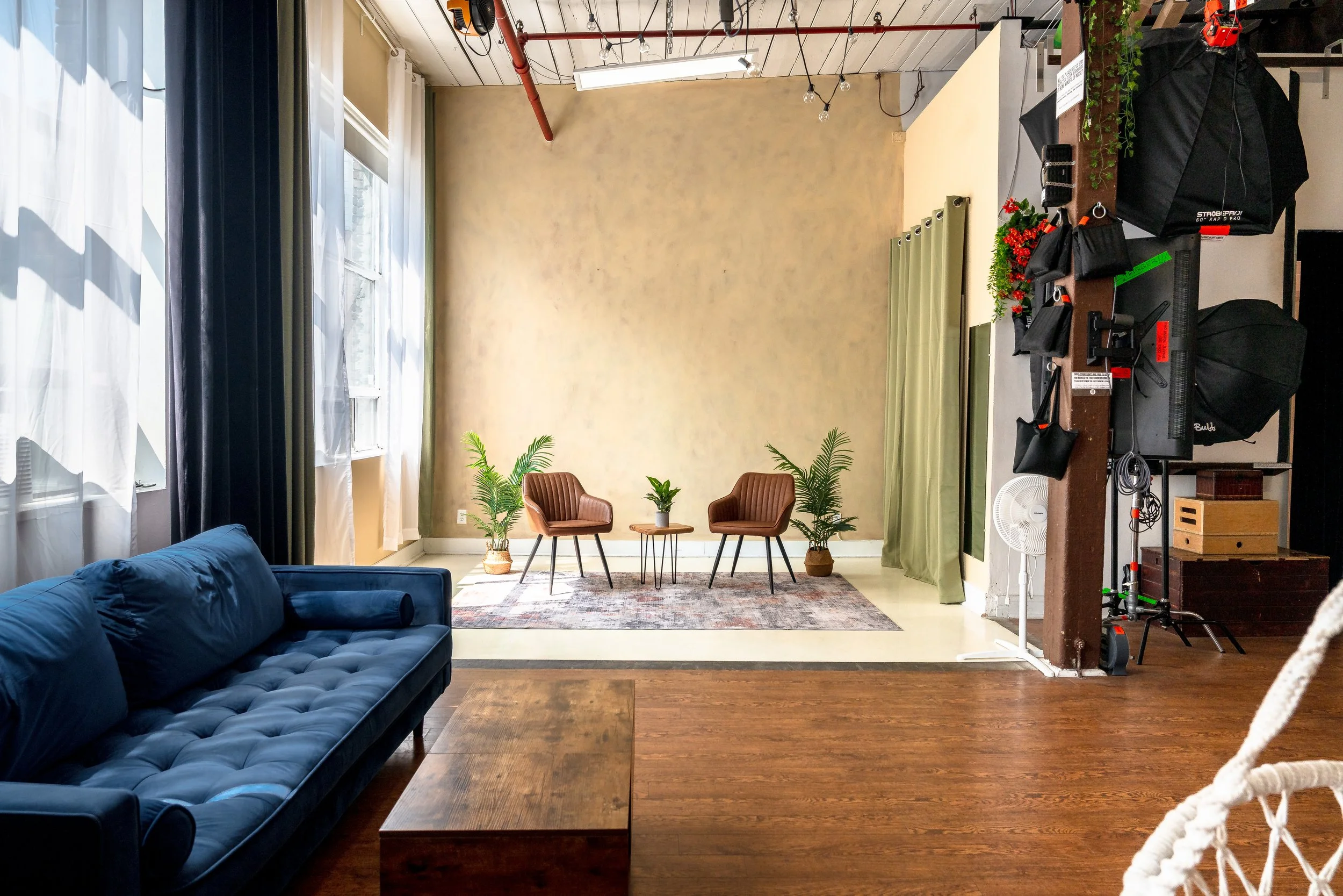 Toronto Photo Studio Rental (24/7 Access, Pro Lighting)