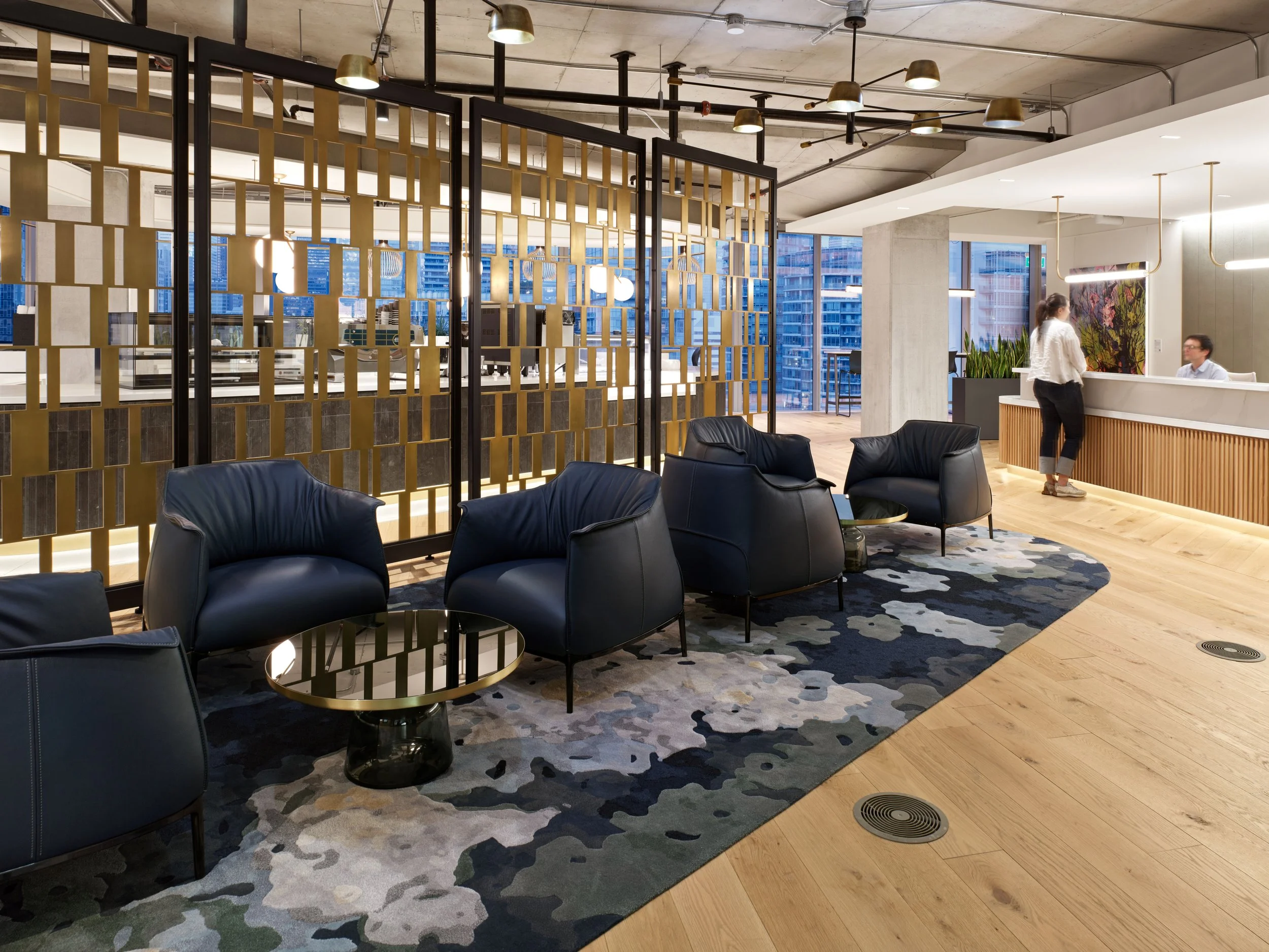 LUMINOUS LAYERS: EXPLORING DEEP RICH HUES AND SUBTLE SHEEN