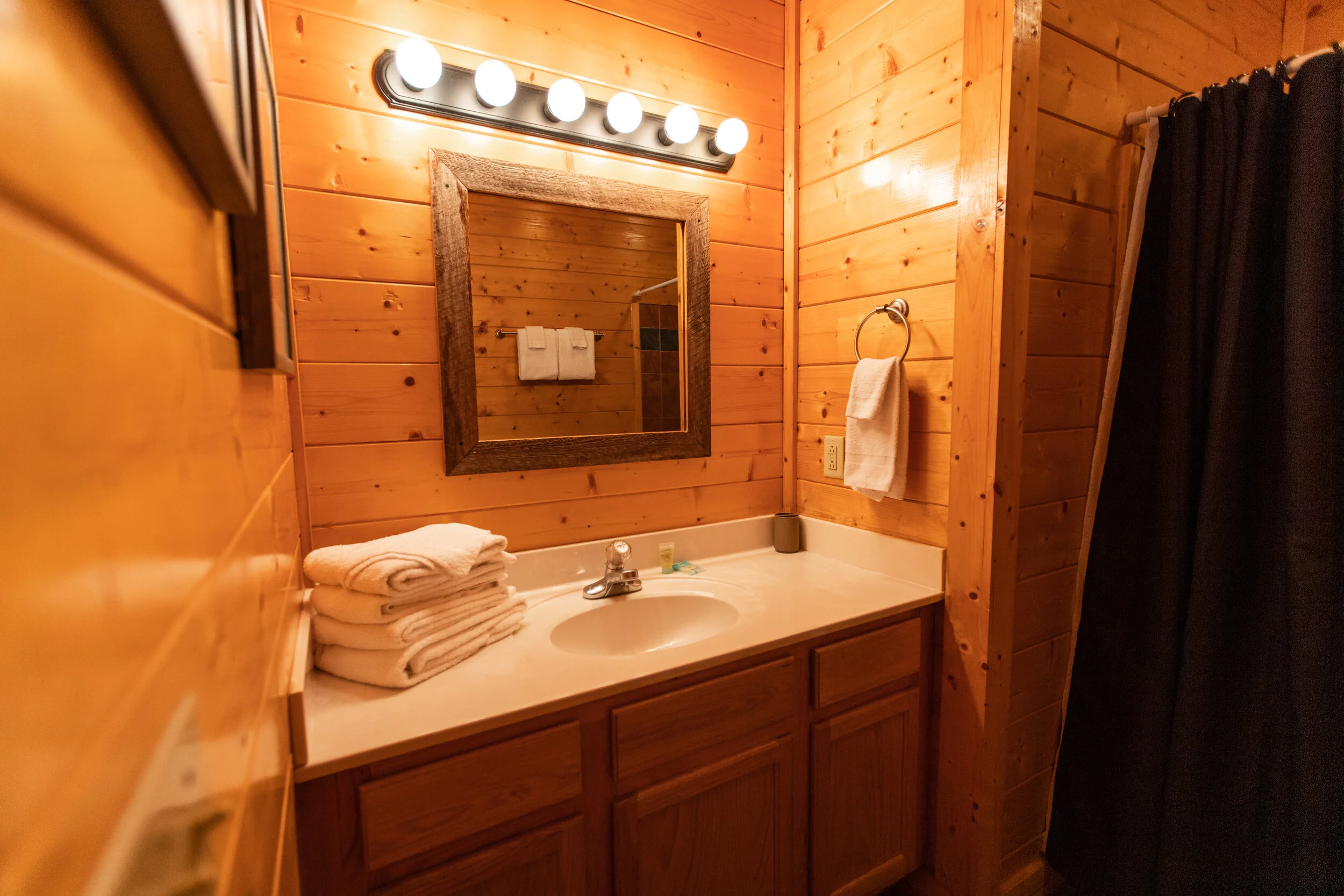 The Lodge at Caney Creek-Cabin-Rental — Thomas Rentals