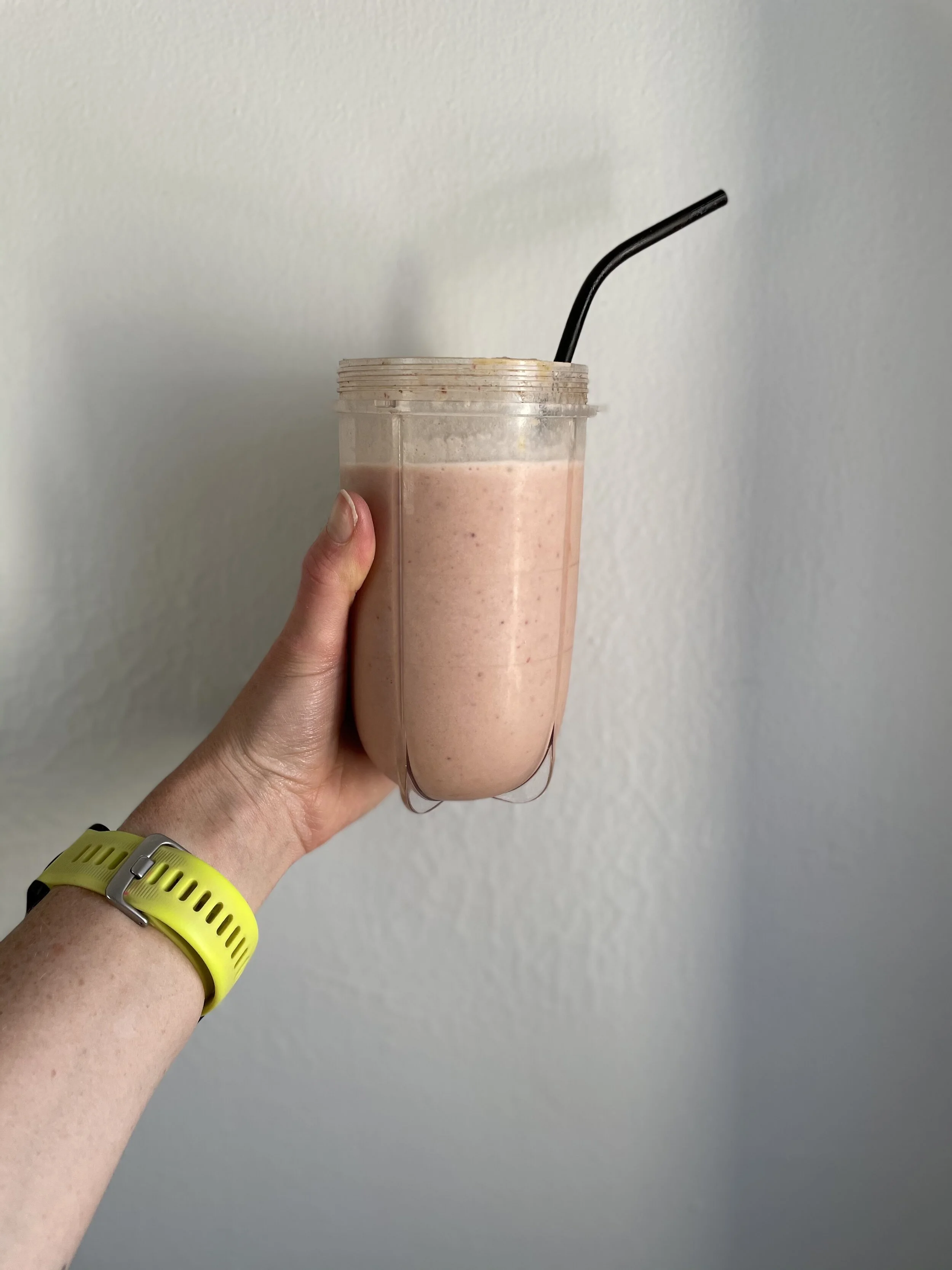 Simple PB Strawberry Smoothie — Stevie Lyn Nutrition