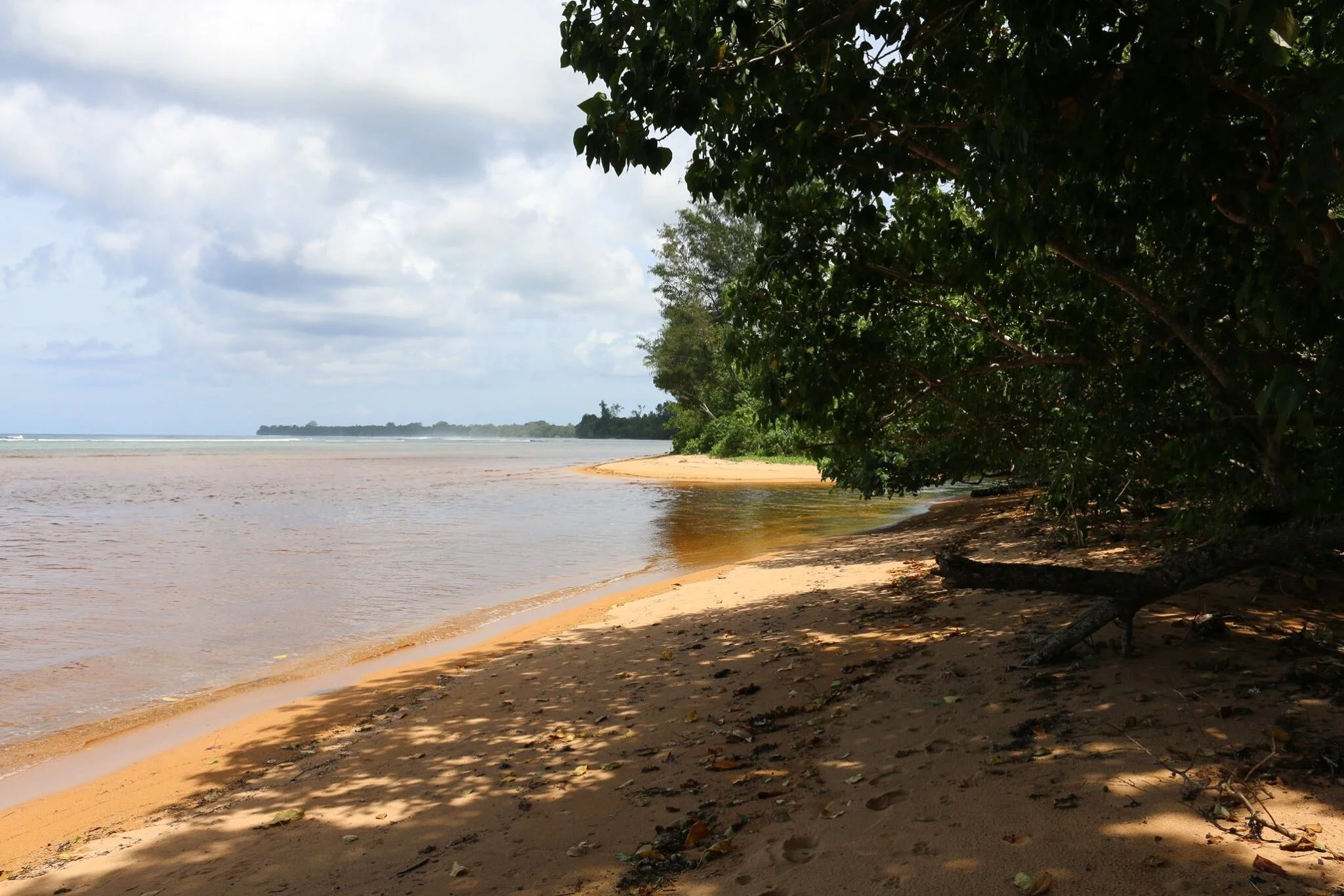 ---Kavieng Beach Resort — Tourism New Ireland