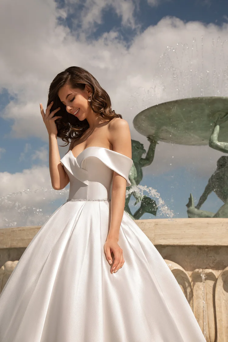 Timeless Elegance: A-Line Wedding Dress with Corset Lacing | Liza Ray ...