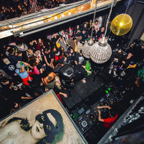 COMMONWEALTH | Experience Downtown Las Vegas