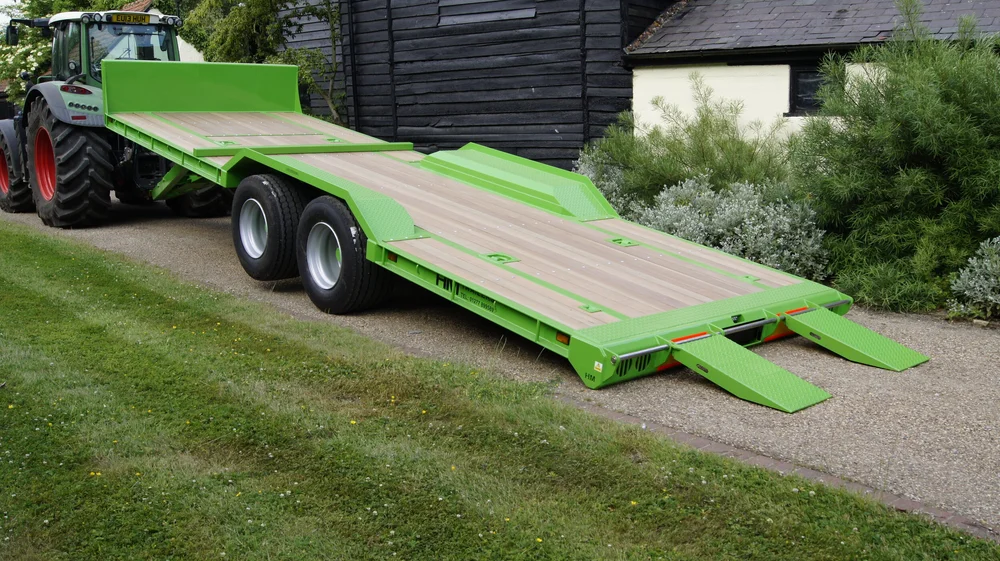 TILT — HM Trailers