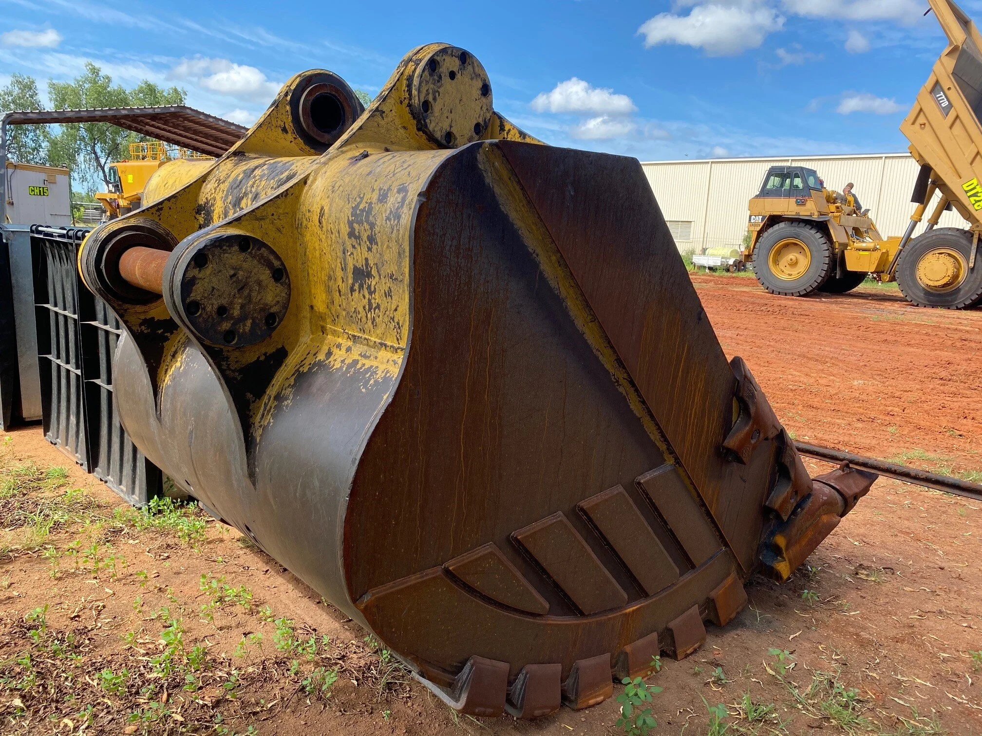 Komatsu PC1250-7/8 Heavy Duty Rock Bucket — Earth Moving Parts ...