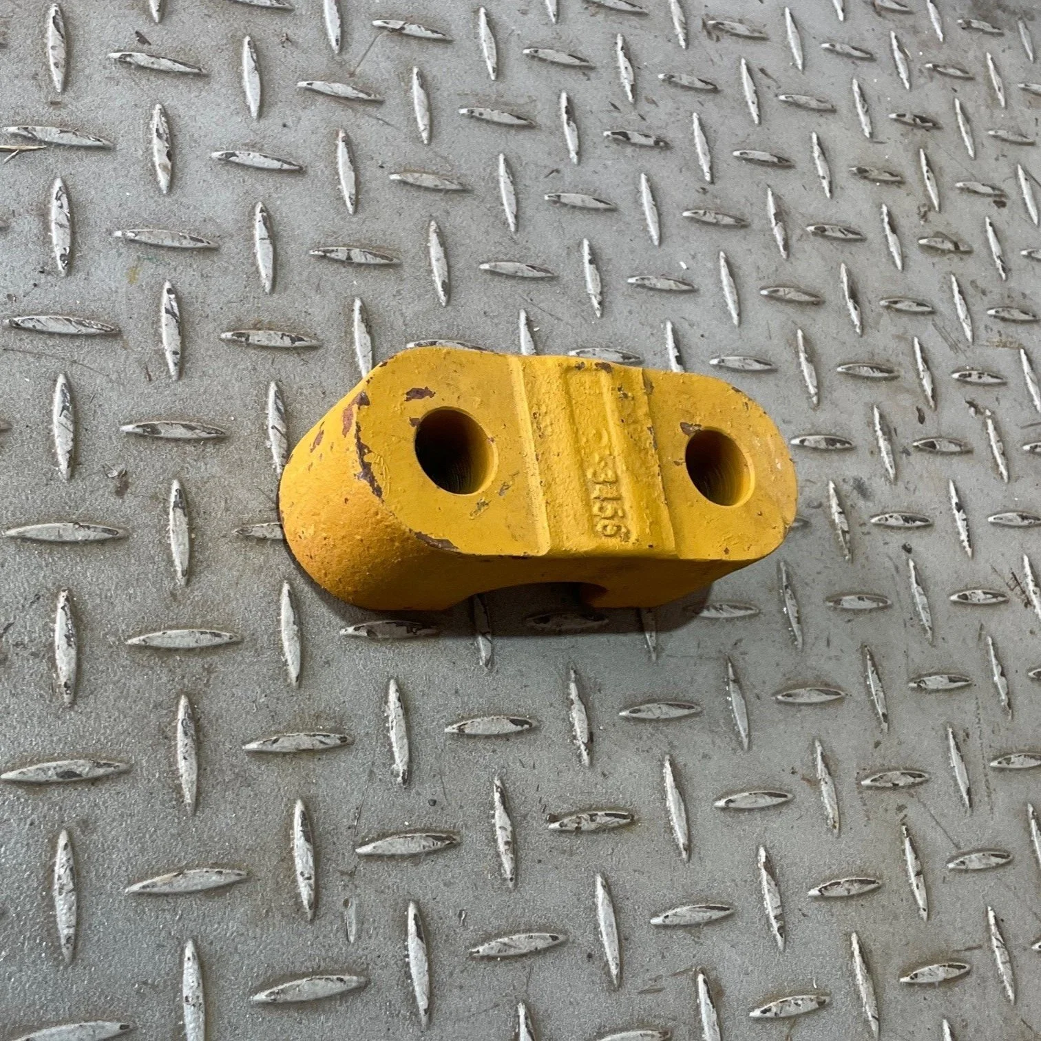 1311651 Track Roller Mounting Cap suit Caterpillar D8N D8R D8T D9N D9R ...