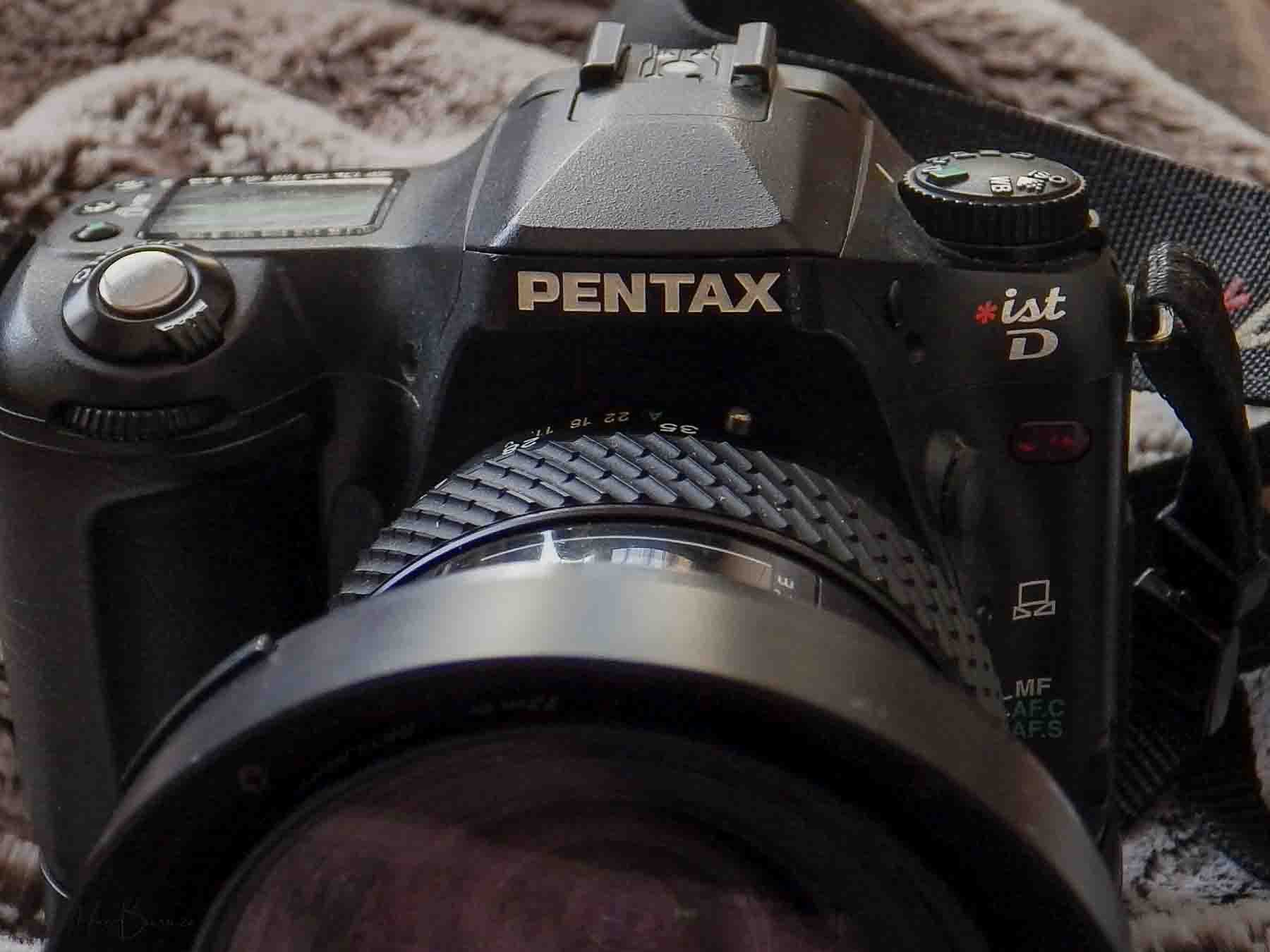 Pentax ist-D: A CCD-sensor camera packing the punch of a DSLR — FERNS ...
