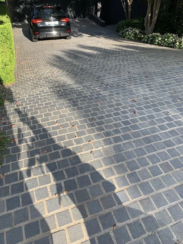 Raven Granite Cobble - Stone Collective