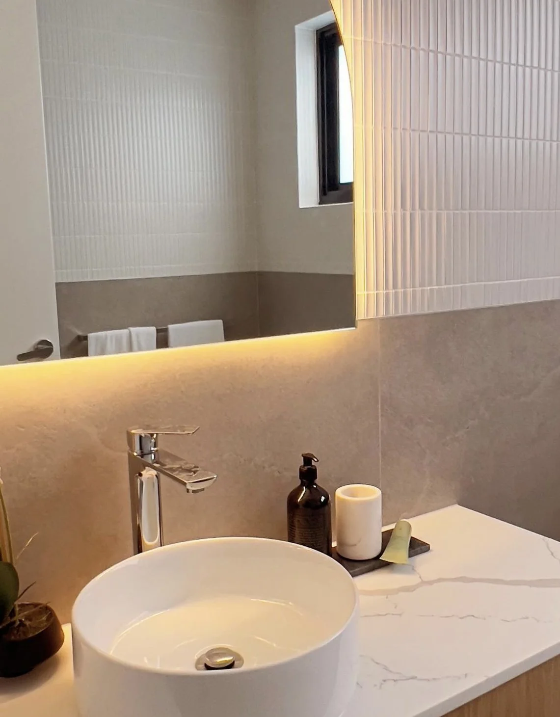 Travertino Concave - Stone Collective