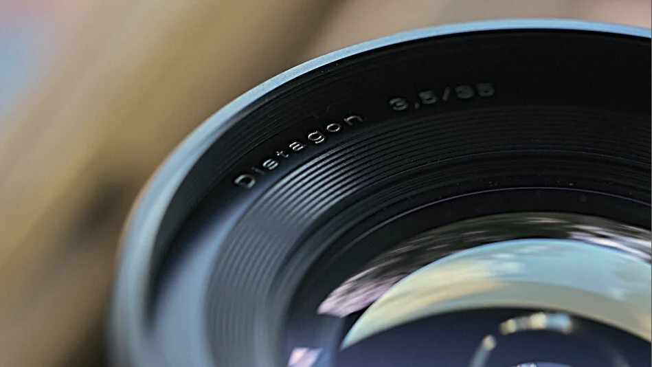Contax 645 Zeiss Distagon 35mm the best retro lens in the world ...