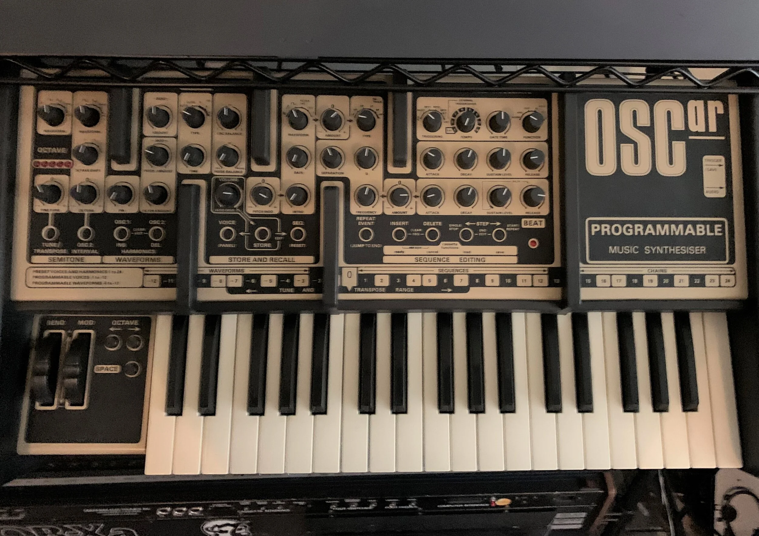Oxford Synthesizer Company OSCar — www.gearzley.com