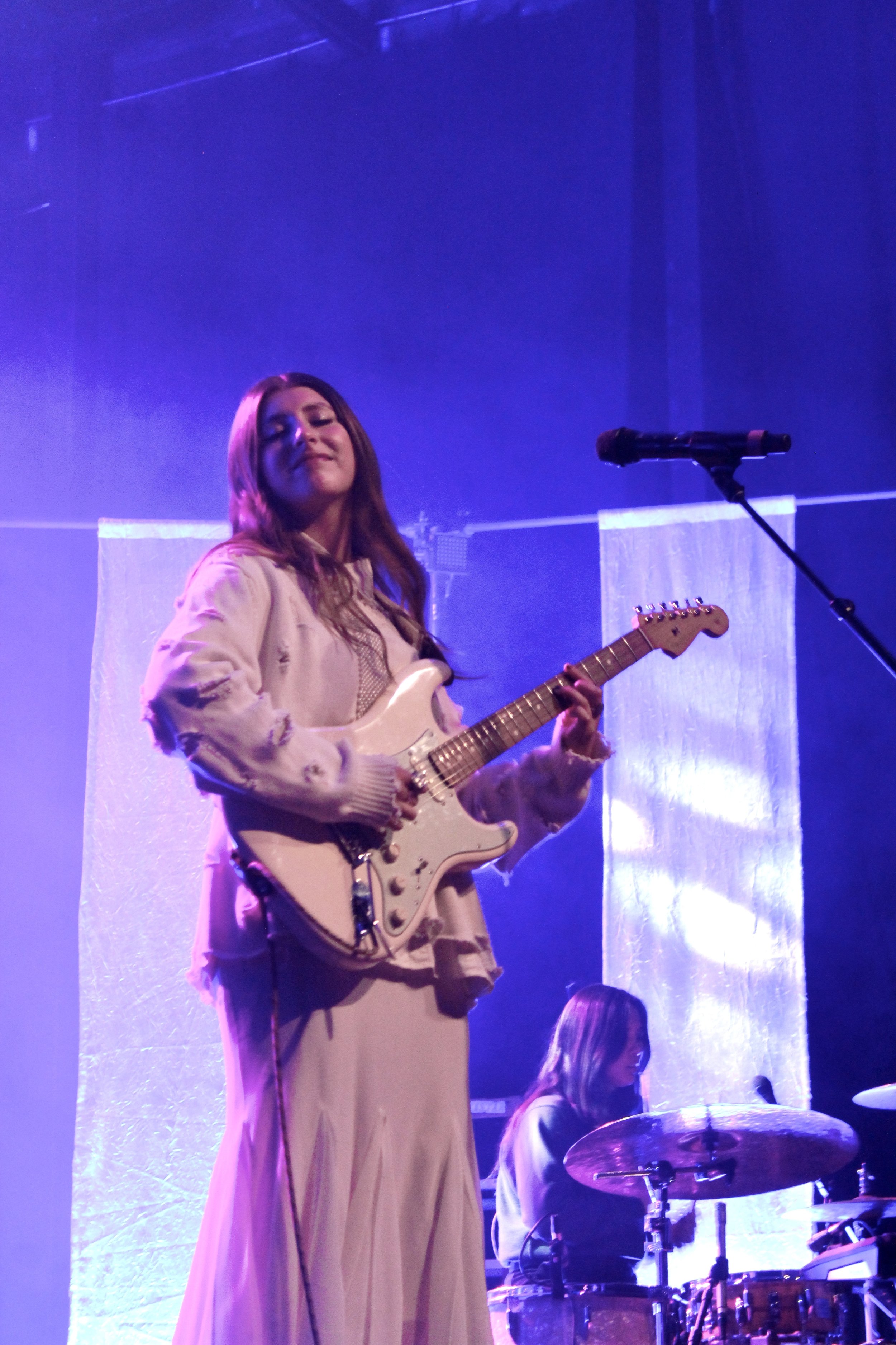 Lindsey Lomis talks to us about her new EP, touring with Joshua Bassett ...