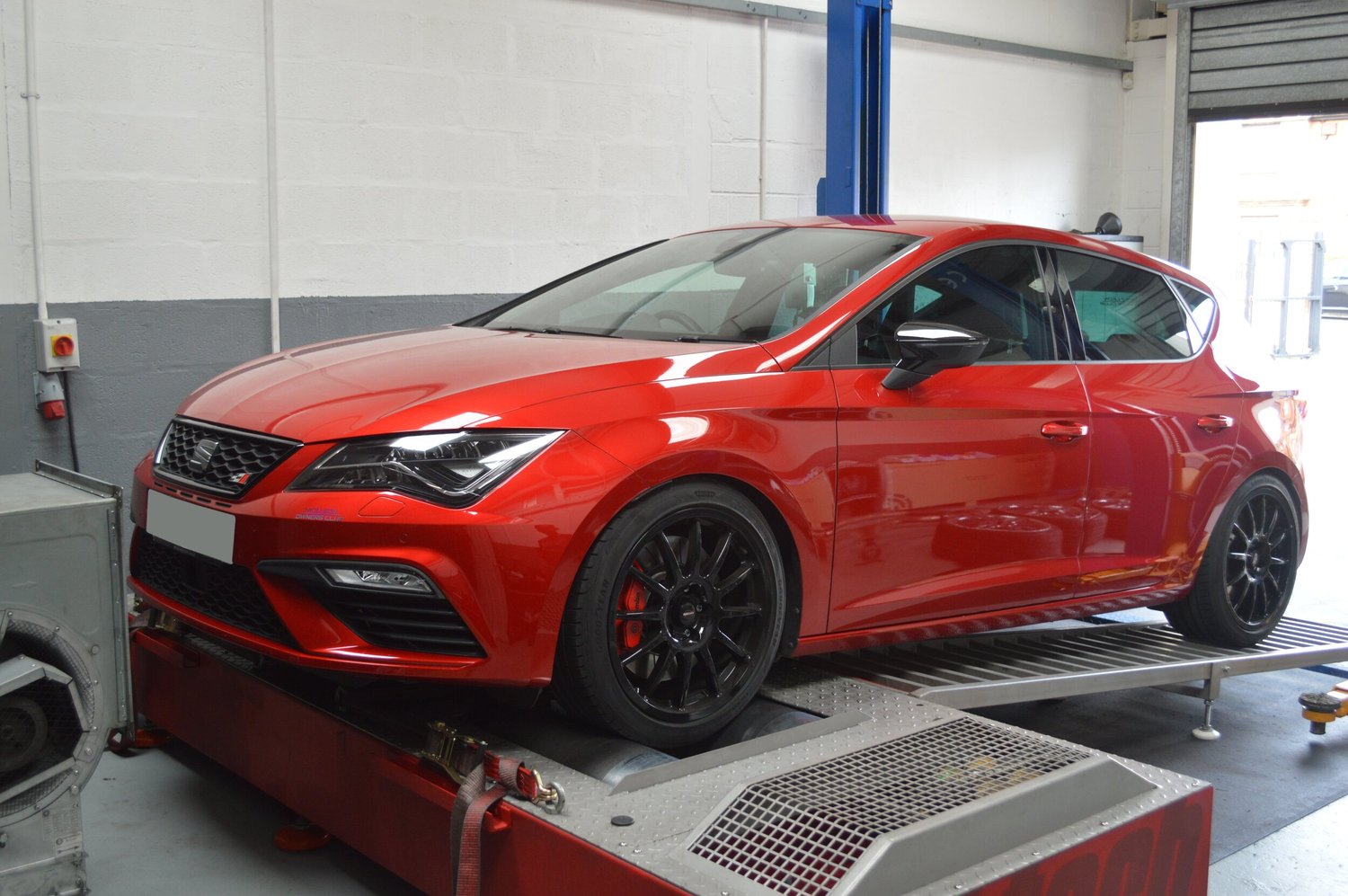 SEAT LEON CUPRA TUNING — Performance & Engineering