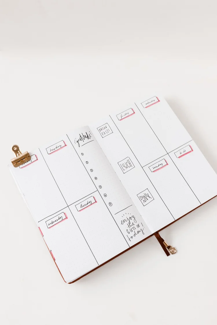 APRIL 2022 PLAN WITH ME — CAITLIN DA SILVA