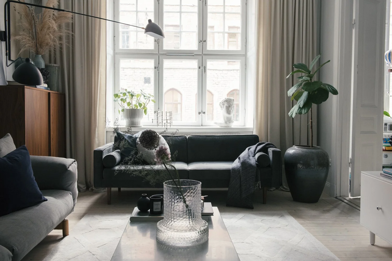 Inredningsdesign för privata hem och kommersiella miljöer — Birch & Wood