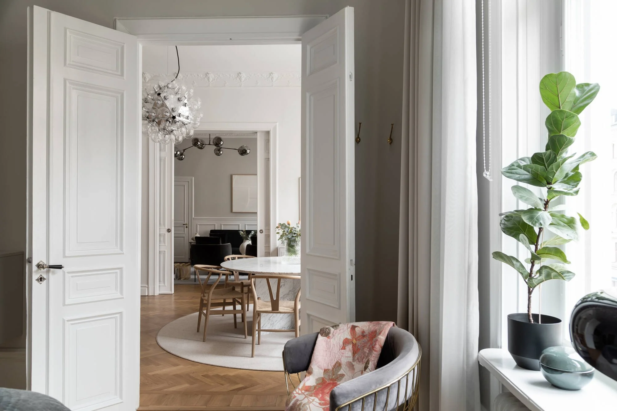 Inredningsdesign för privata hem och kommersiella miljöer — Birch & Wood