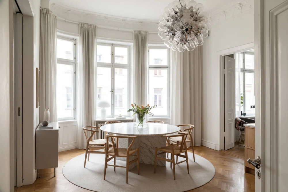 Inredningsdesign för privata hem och kommersiella miljöer — Birch & Wood