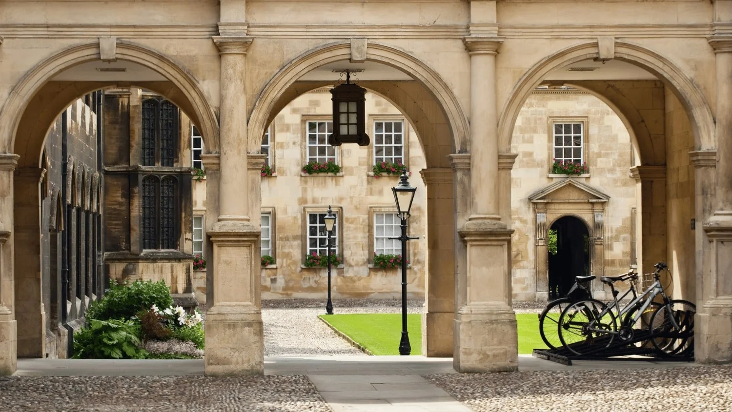 What grades are required to get into an Oxbridge University? — U2 Tuition