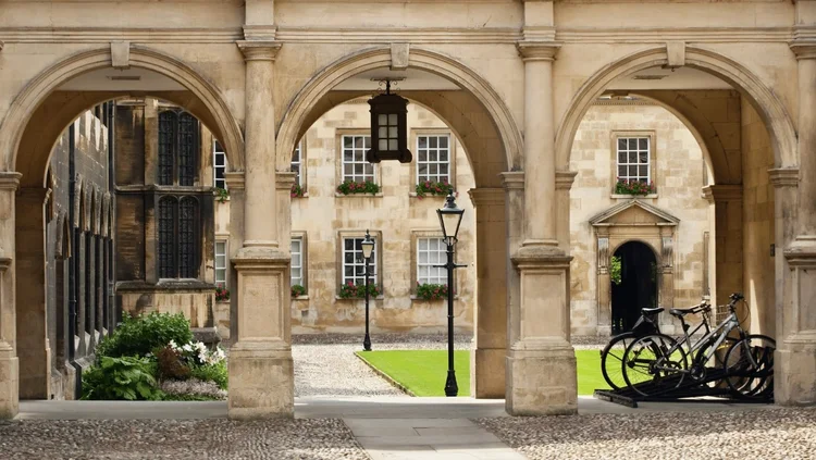 What grades are required to get into an Oxbridge University? — U2 Tuition